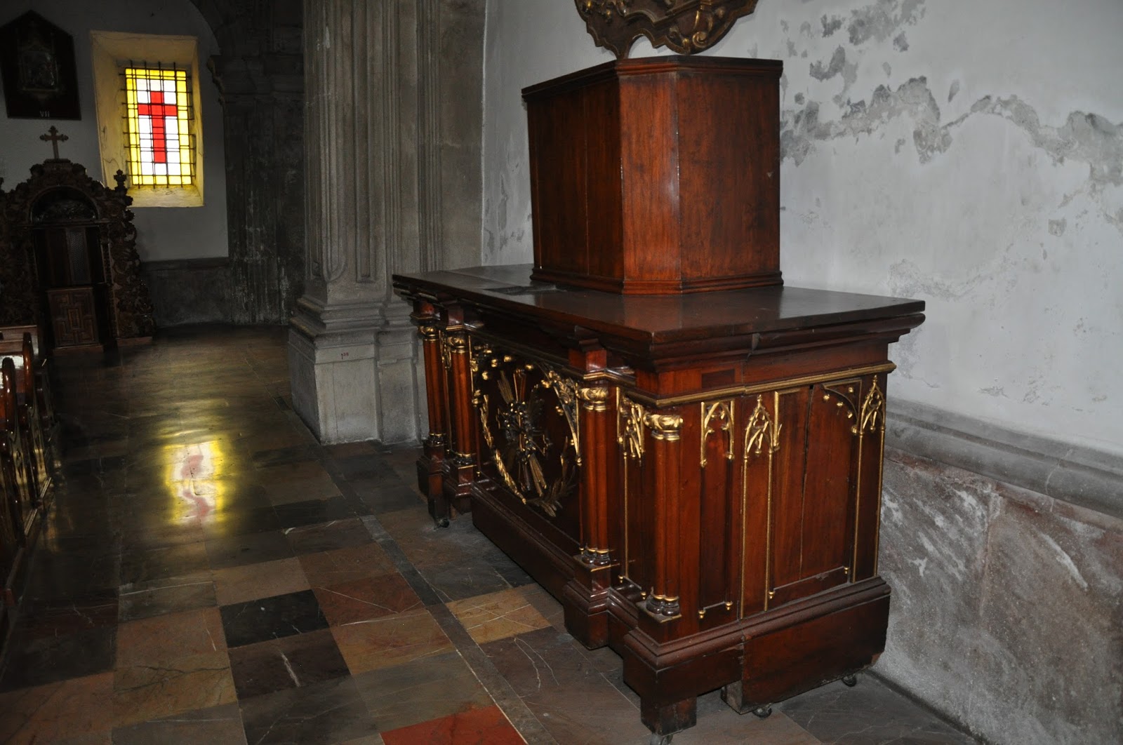 Orbis Catholicus Secundus: What a Portable Altar Looks Like