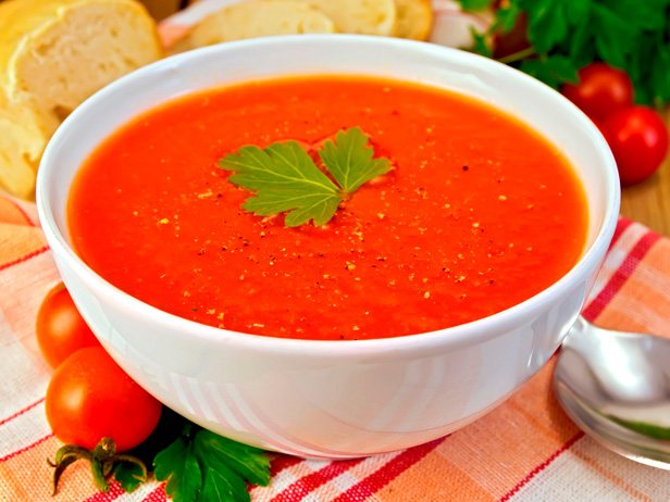 Sopa de tomate vegana