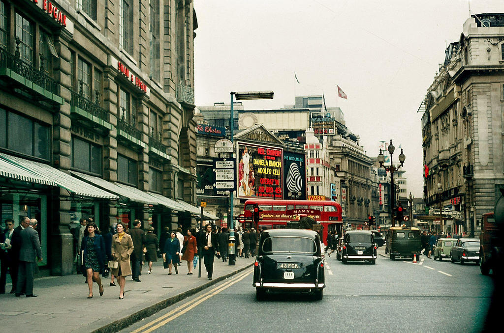 44 Impressive Color Photos of London in the 1960s That Make You Want to ...