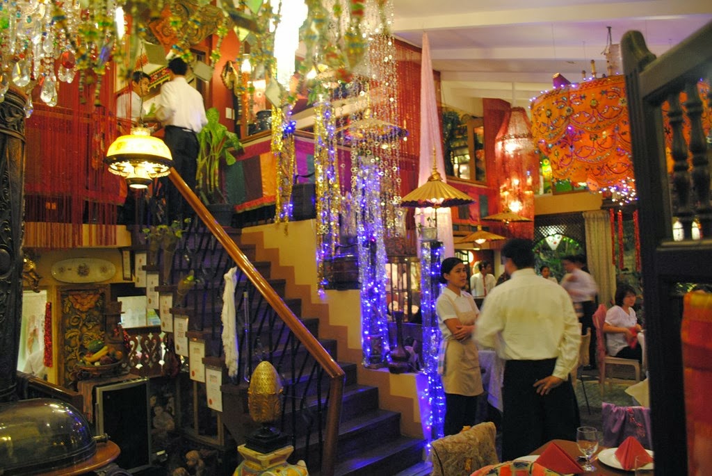 Sleek in the City: 18 Awesome Photos Taken Inside Cafe Juanita