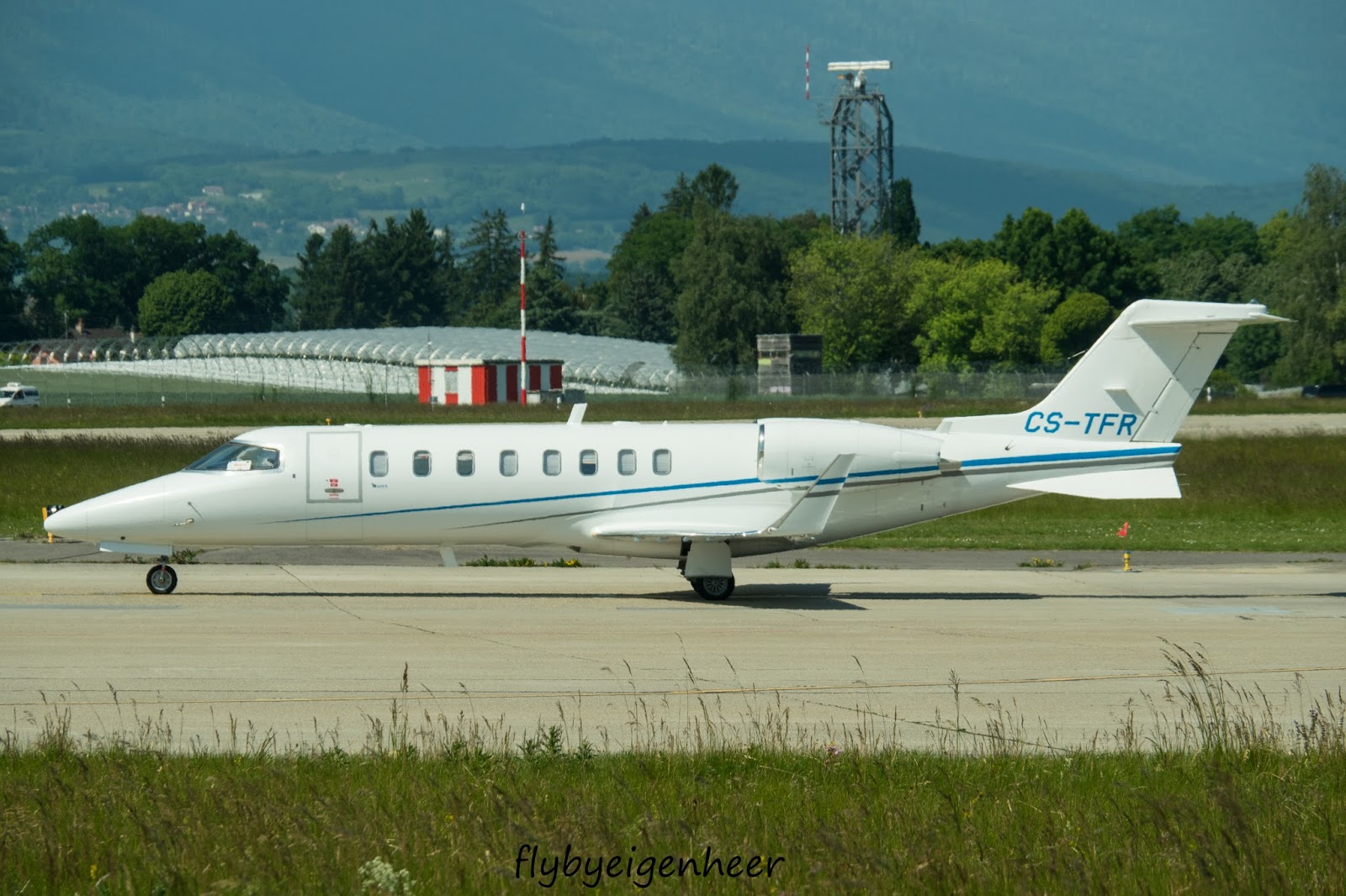 FLUGZEUGE Privatjets etc: CS-TFR Learjet 45 LJ45 > OAV