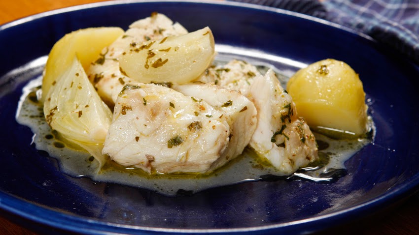 Filé de badejo assado com cebolas e batatas – Visão Cidade