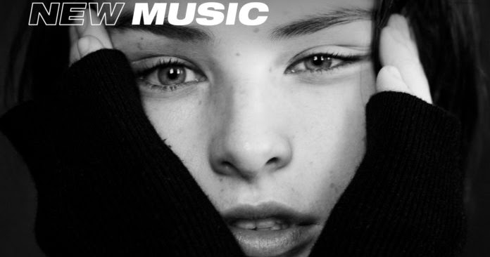 Years of Insomnia: Ela Minus: one-woman electronic orchestra making ...