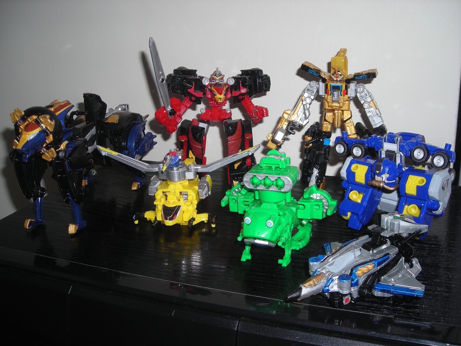 My Shiny Toy Robots: Toybox REVIEW: Tokumei Sentai Go-Busters Minipla ...