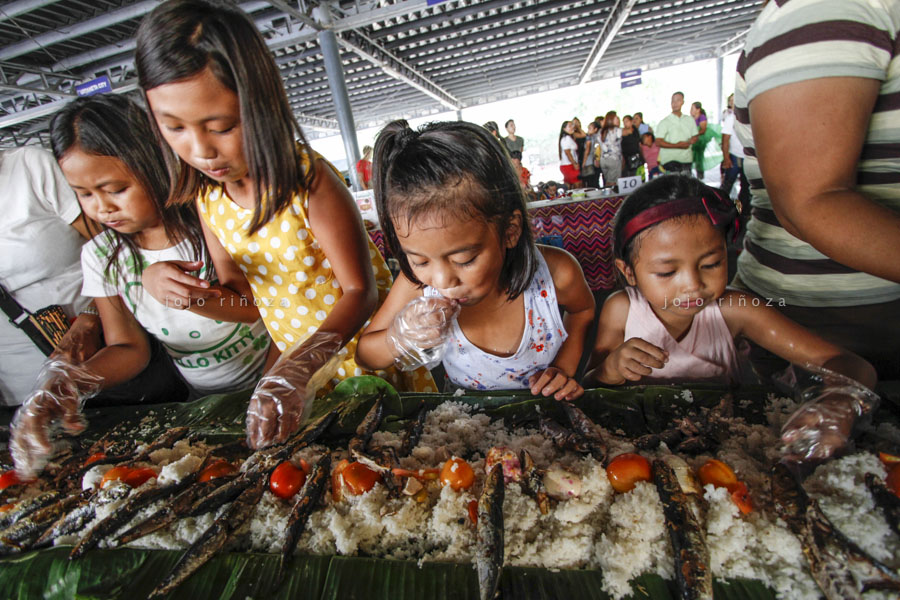 JojoGraphic Channel: Tinapa (Smoked Fish) Festival