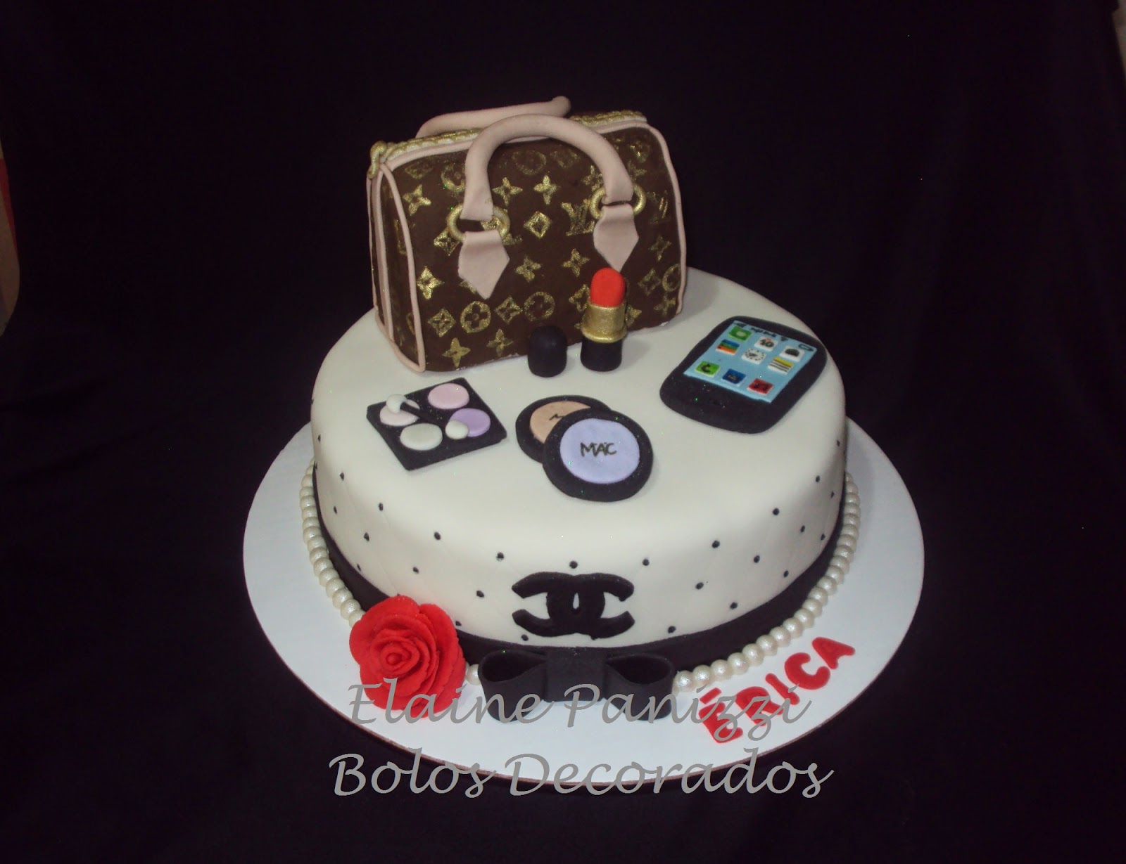 Elaine Panizzi Bolos Decorados: Bolo Chanel com maquiagens e bolsa