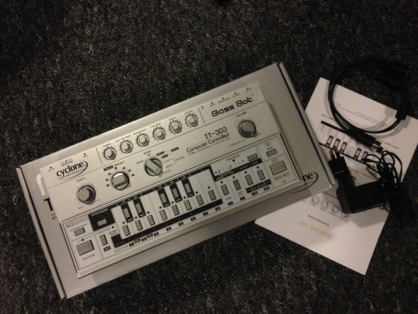 MATRIXSYNTH: Cyclone Analogic TT-303 Bass Bot Analogue Monophonic ...