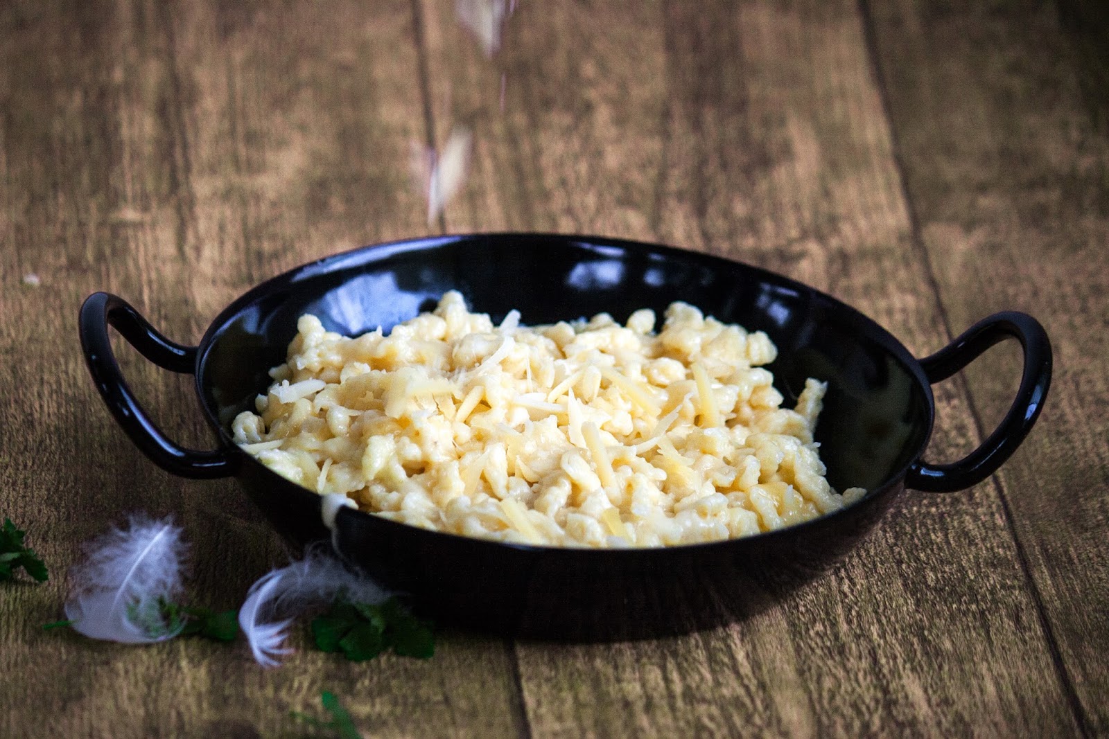 52 Plates of Delight: Almhüttenschatten und Kässpätzle mit Röstzwiebel