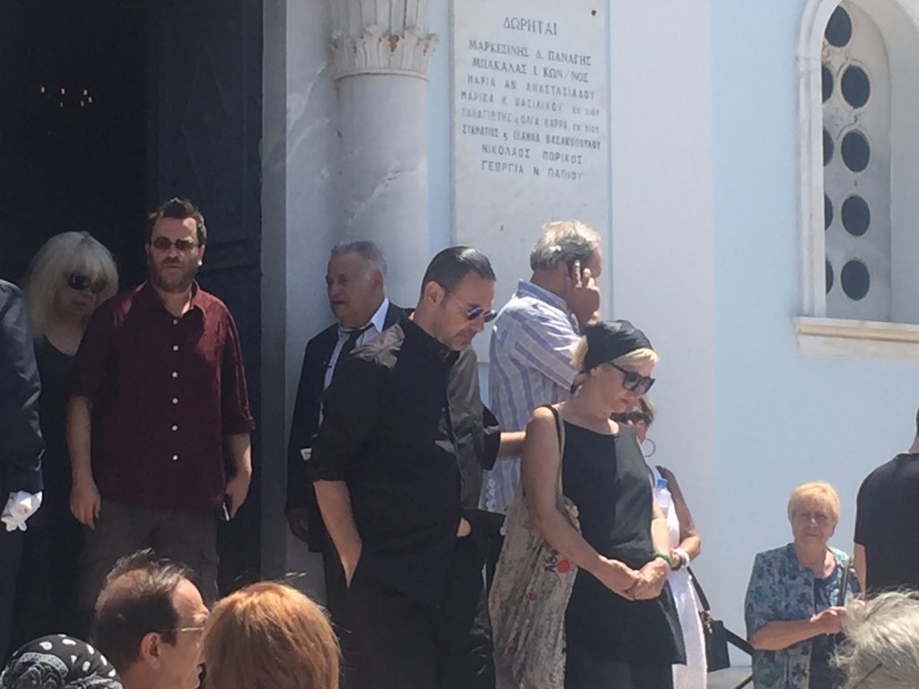ΑΣΜΑΤΑ ΚΑΙ ΜΙΑΣΜΑΤΑ: Η Αρλέτα είναι πλέον αέρας, ενέργεια, φυσική ...