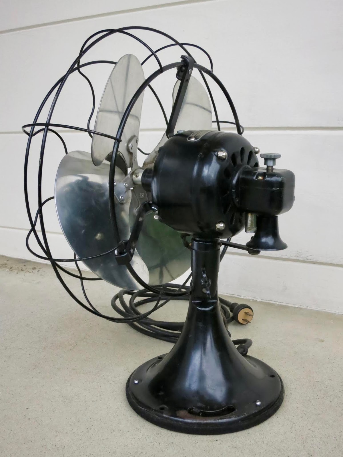 Early Electric Fans (Be sure to check the ARCHIVE on sidebar at right)