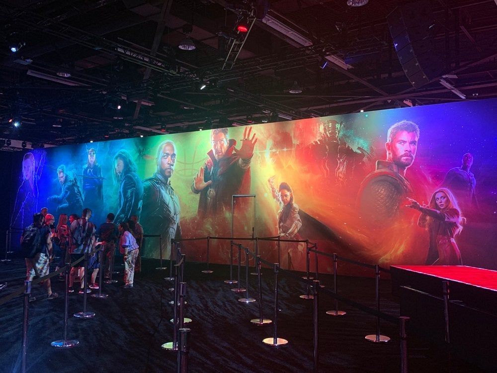 D23 conta com banner gigante reunindo heróis e video de apresentação da ...