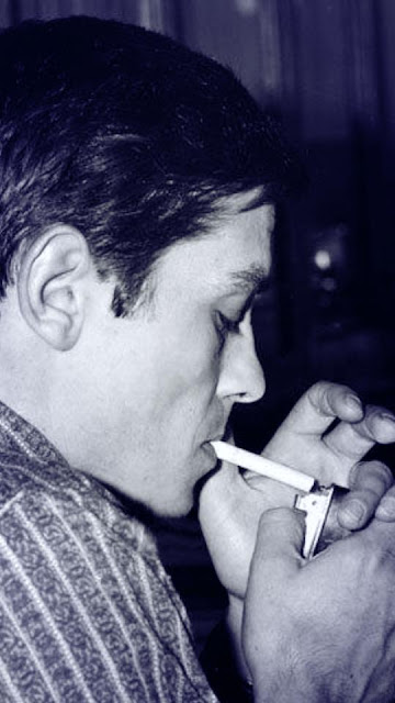 ALAIN DELON: HUMO. FUMATAS. SIGNAUX DE FUMÉE. SMOKE