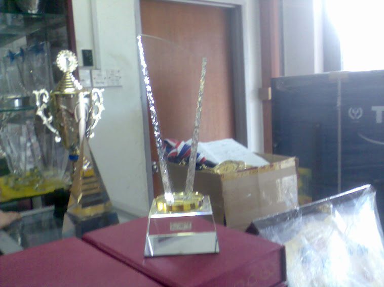 MEDAL & TROFI UNTUK SEMUA.: PIALA PUSINGAN KACA
