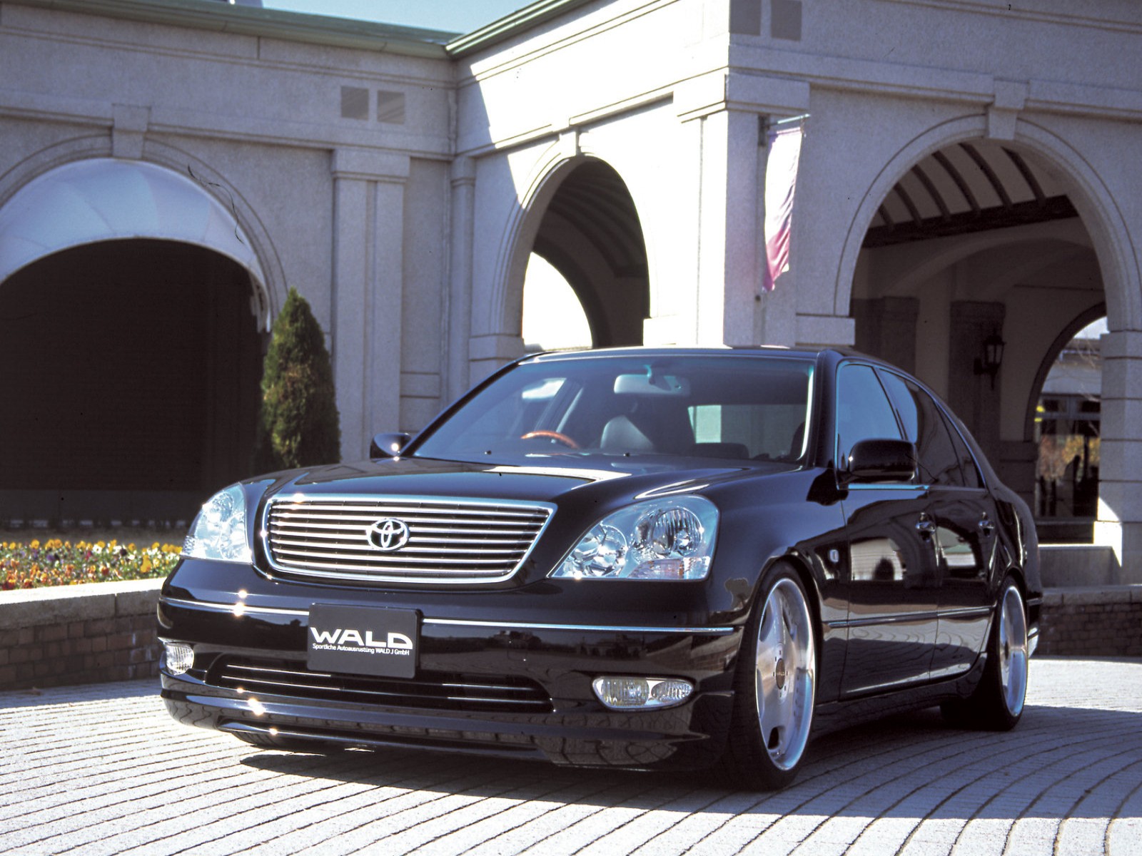 Performance Car: Toyota wald Wallpapers