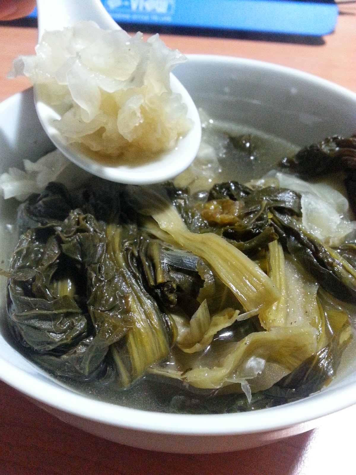 Snow Fungus with Dehydrated Cole Soup