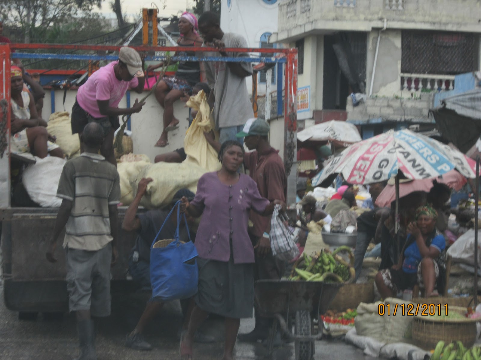Vivre en Haïti au quotidien: Rouler sur les routes d'Haïti