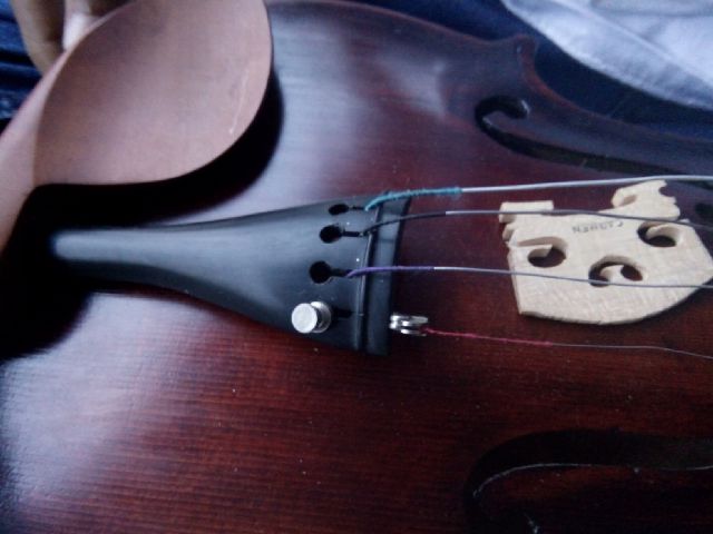 Cara Memasang atau Mengganti Senar pada Biola - Biola Kita