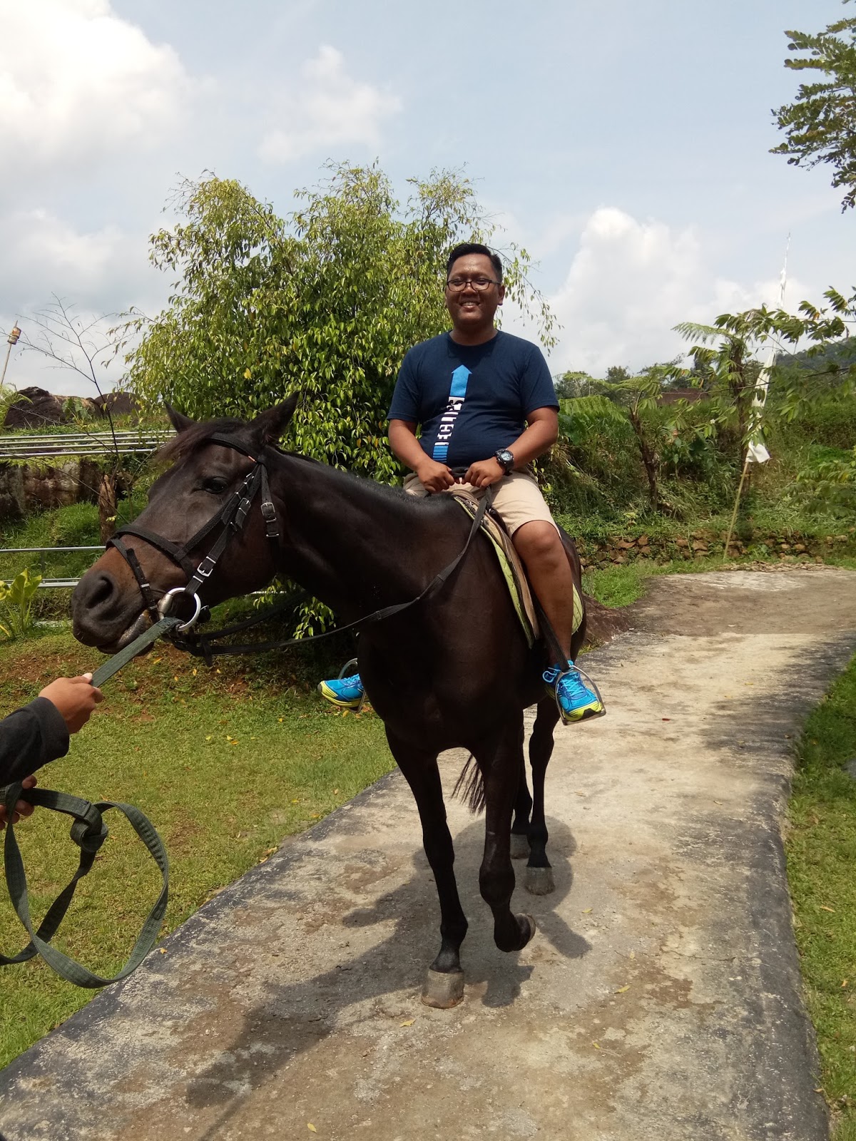 WISATA KENDAL BERKUDA DI SANTOSA STABLE