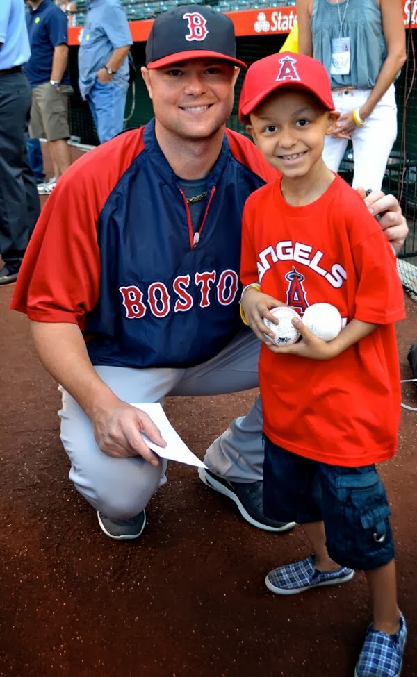Jon Lester bonds with a kid over cancer