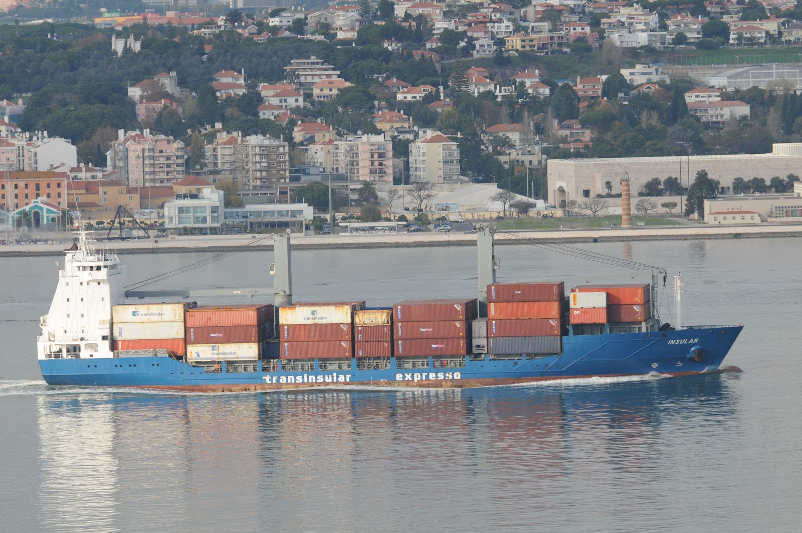 SHIPS & THE SEA - BLOGUE dos NAVIOS e do MAR: INSULAR a chegar a Lisboa