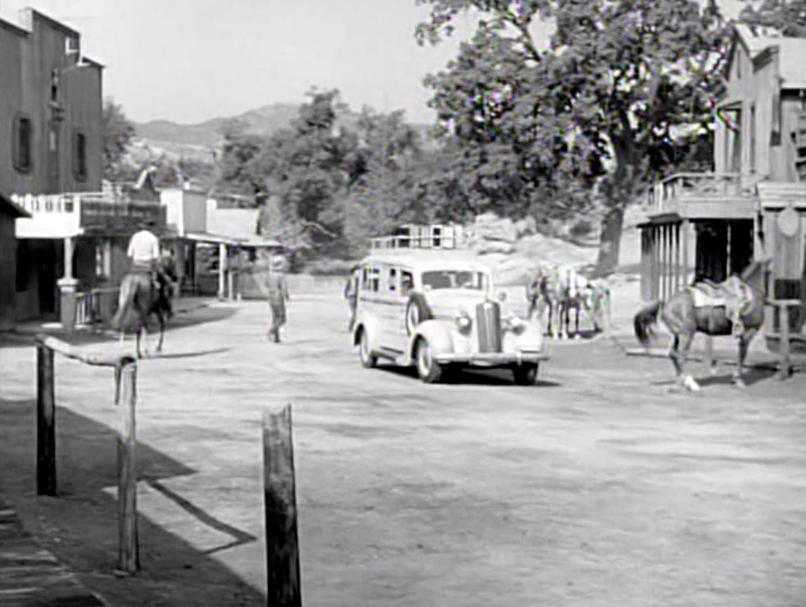 Iverson Movie Ranch: Filming "The Roy Rogers Show" on Roy and Dale's ...