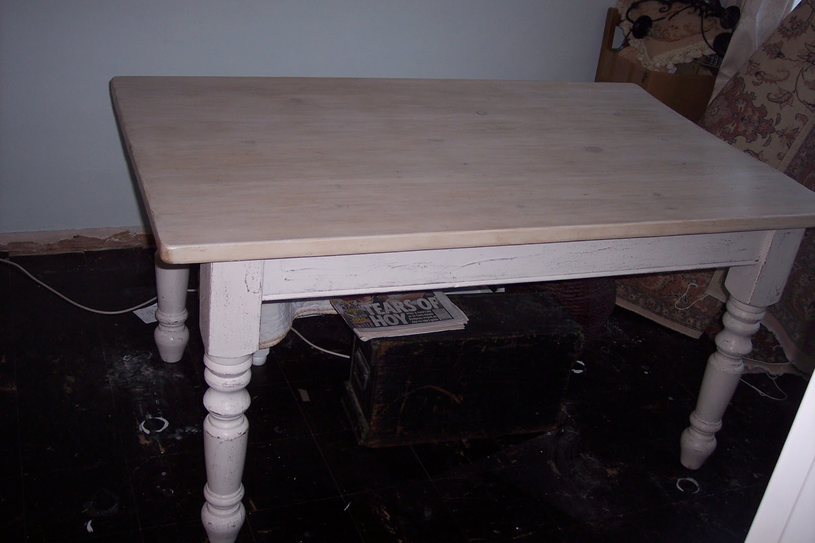 Paint and Style: Rustic farmhouse table legs...