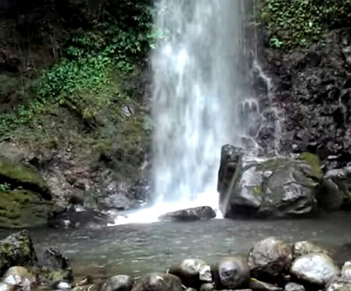 Rekaman Keindahan Air Terjun Batu Basurek - Internet Marketing Center