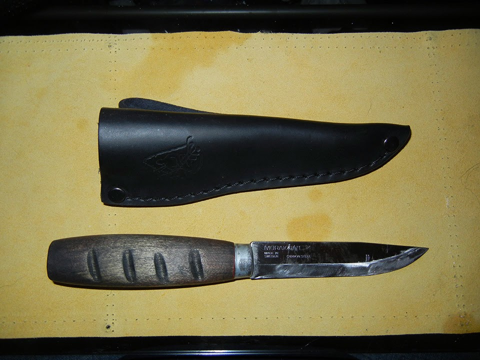 Basic Backyard Bushcraft: Gear Review - Mora #2 and The Pathfinder Sheath