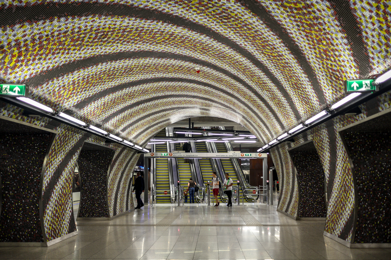 Thomas CLaus: REPORTAGE / METRO M4 / BUDAPEST