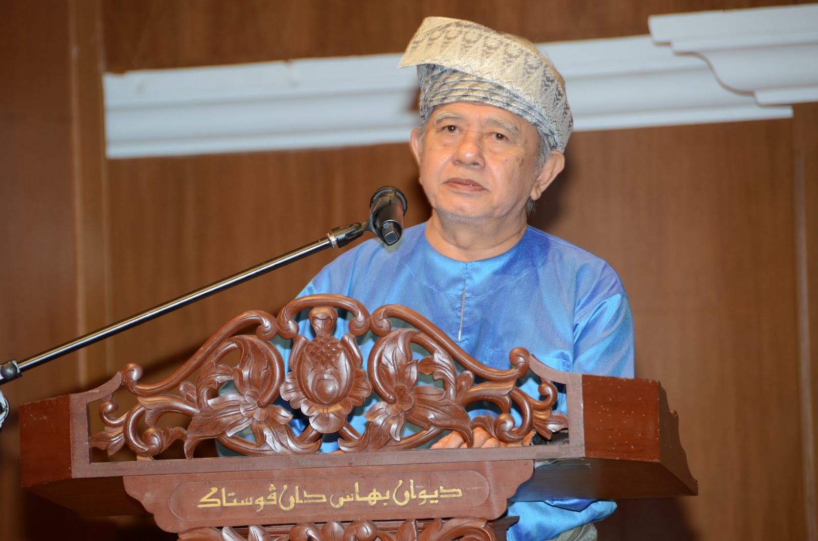Dr Shafie Abu Bakar: Puisi & Biodata Profesor Dr. Abdul Hadi W.M. Tokoh ...