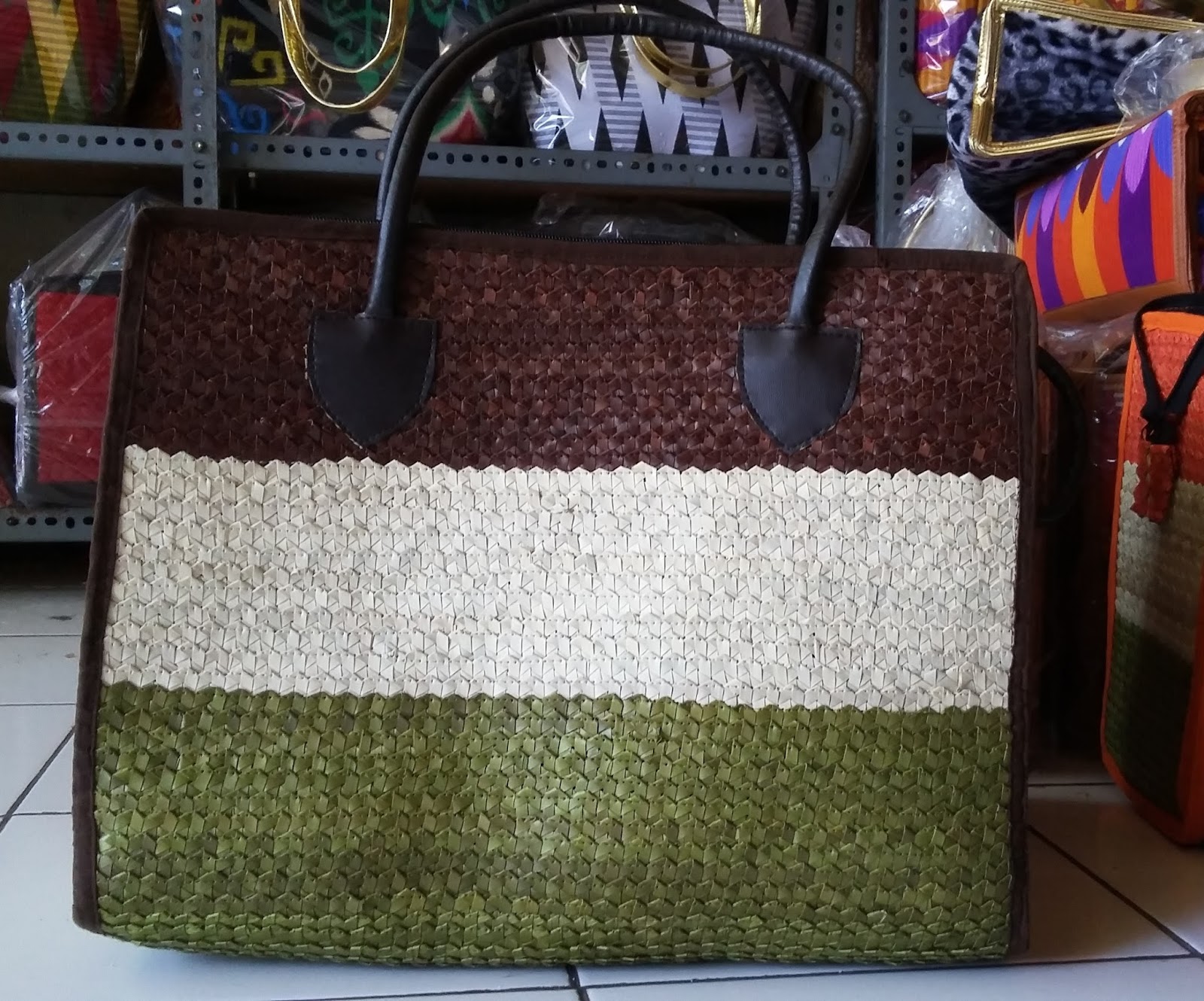 Tas daun Lontar Bali Tas Bali,Tas anyaman bali, Tas Pelangi Bali oleh ...