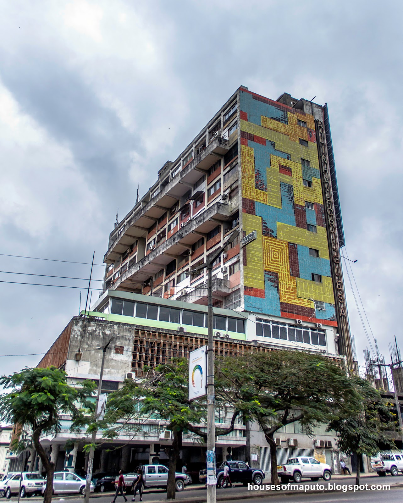 Prédio Montepio de Moçambique de 1960 - Maputo