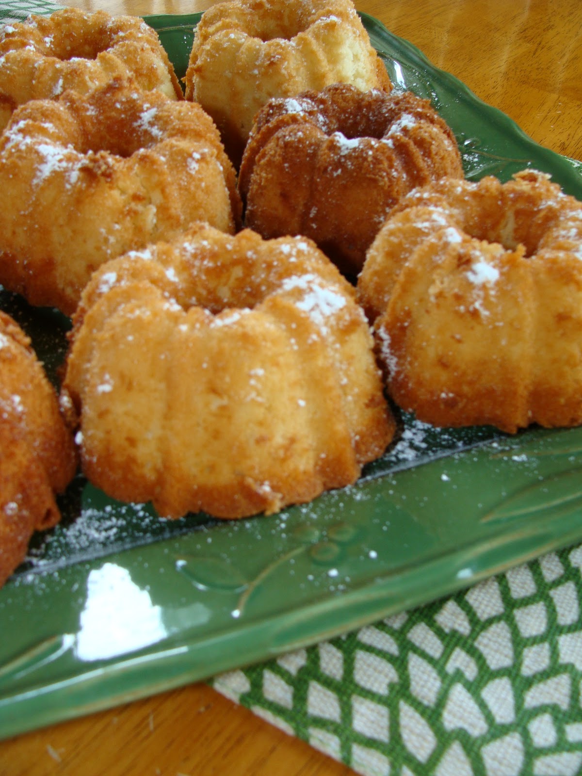 Just Cooking: Mini 7up Bundt Cakes