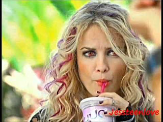 Rebeldes: Lua Blanco / Roberta Messi