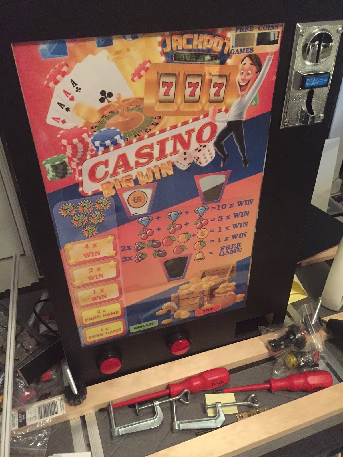 Slot machine project Part 2 - the enclosure