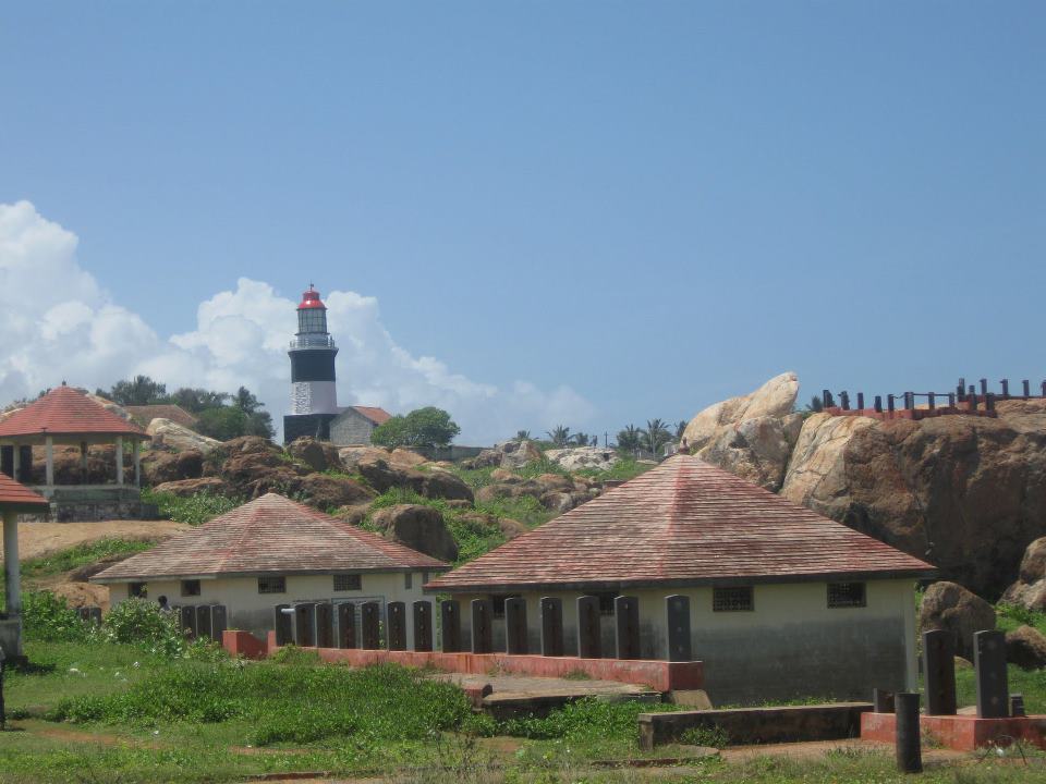 Tamilnadu Tourism: Muttom Light House, Kanyakumari