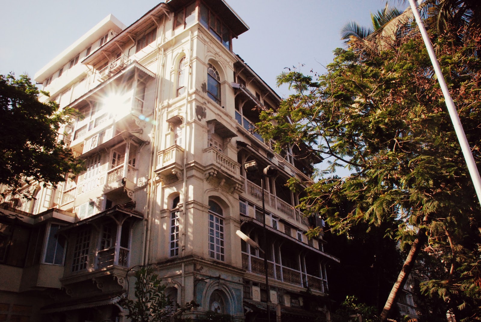 By two kaapi and a bit of art: Colaba one Saturday