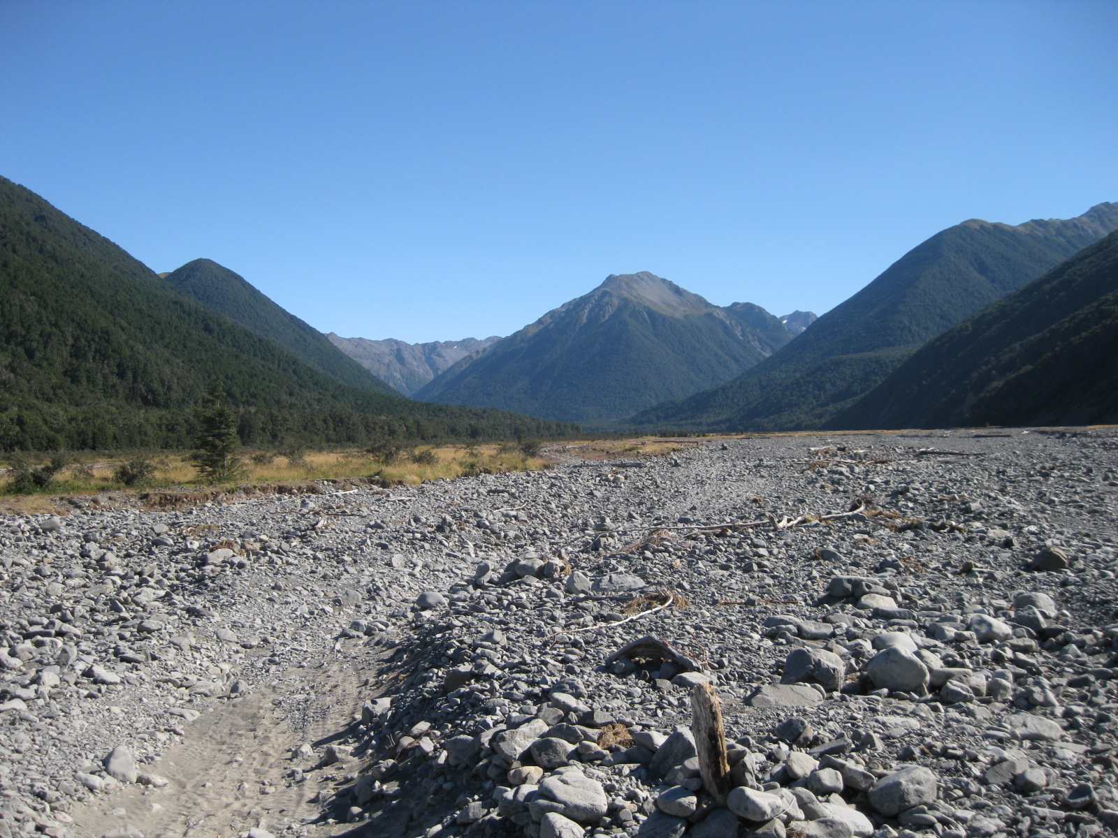 Tramping in the New Zealand backcountry: NZ Bush Adventures: East Hawdon