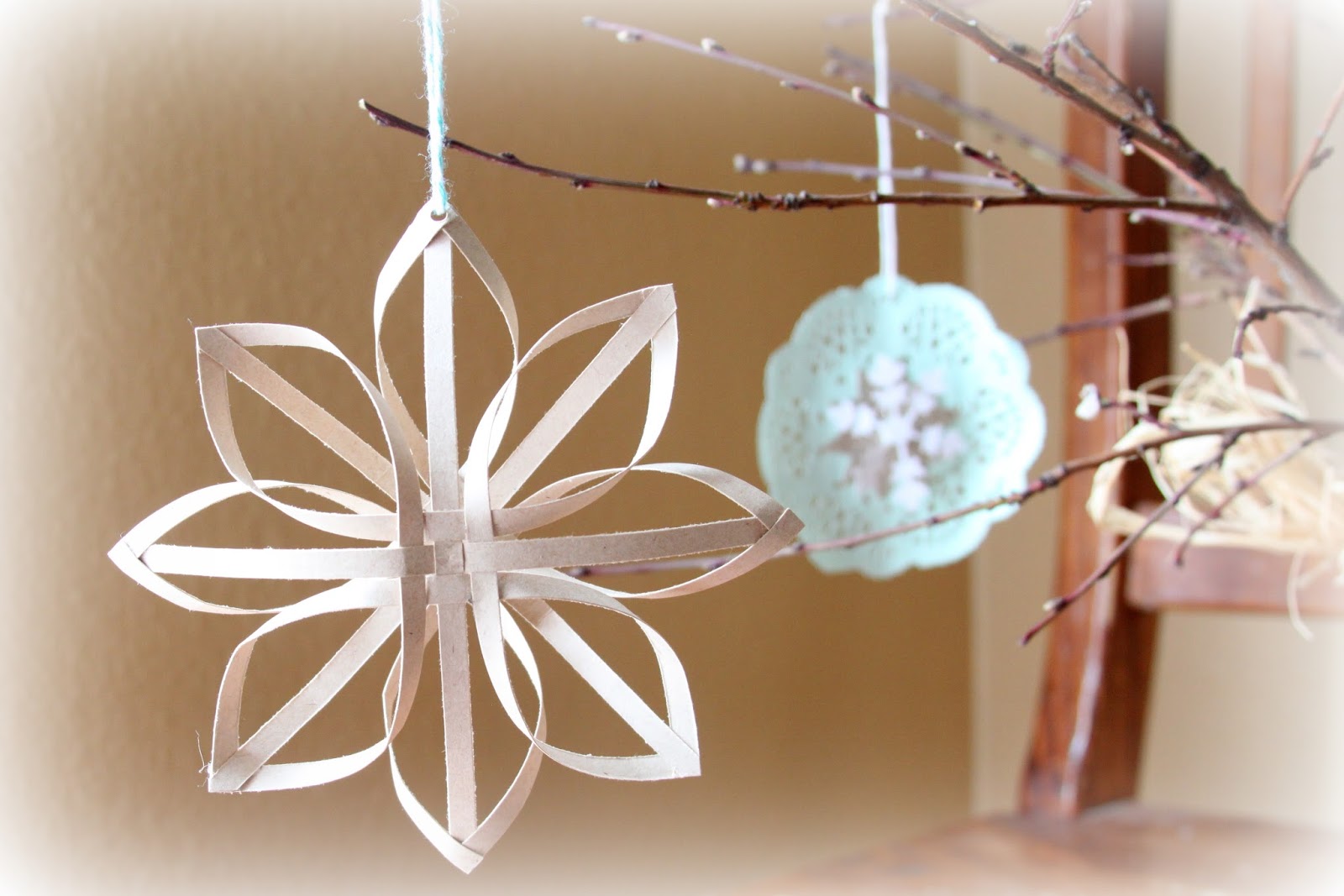 Li'l Buck's Creations: Woven Paper Snowflake Ornament