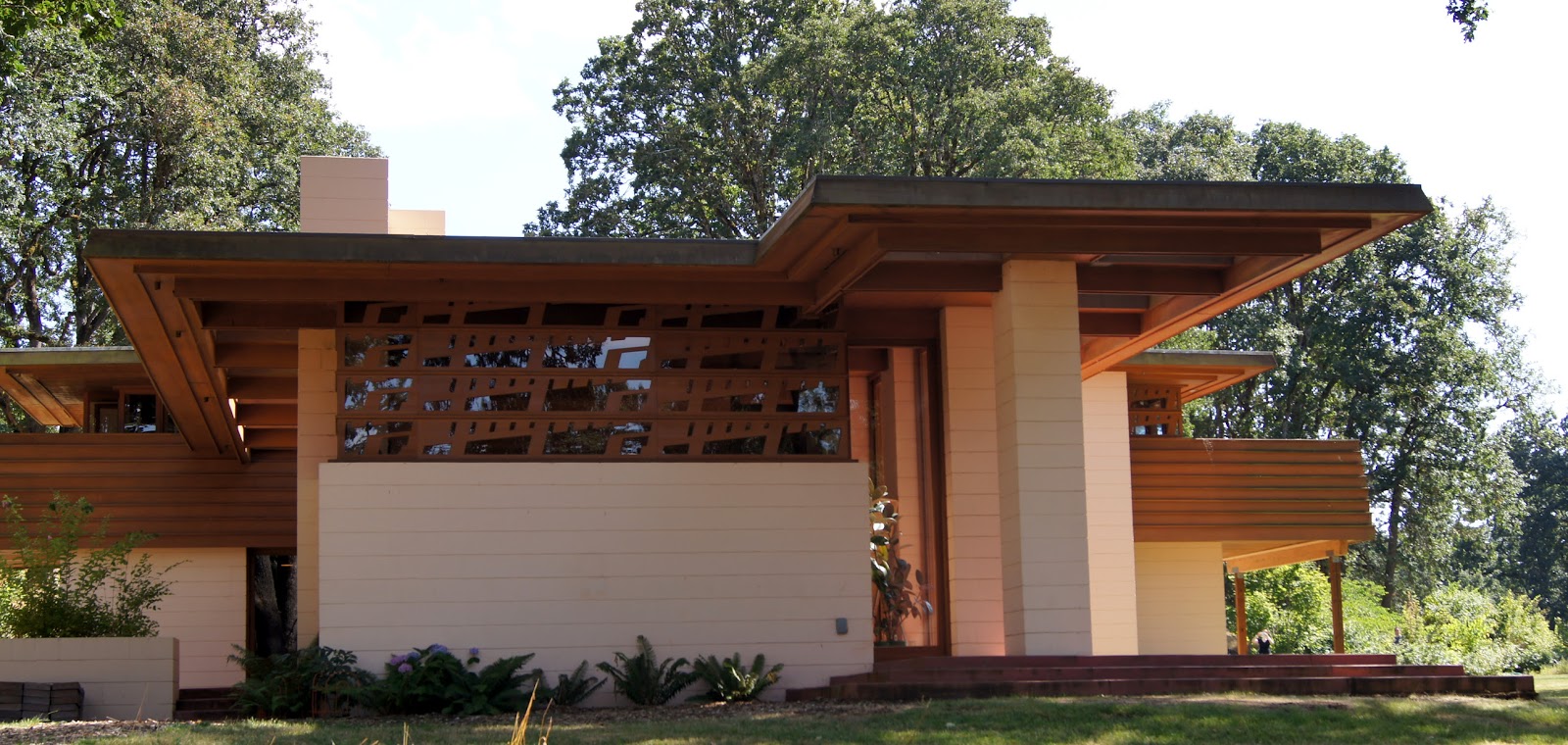 Frank Lloyd Wright: The Gordon House