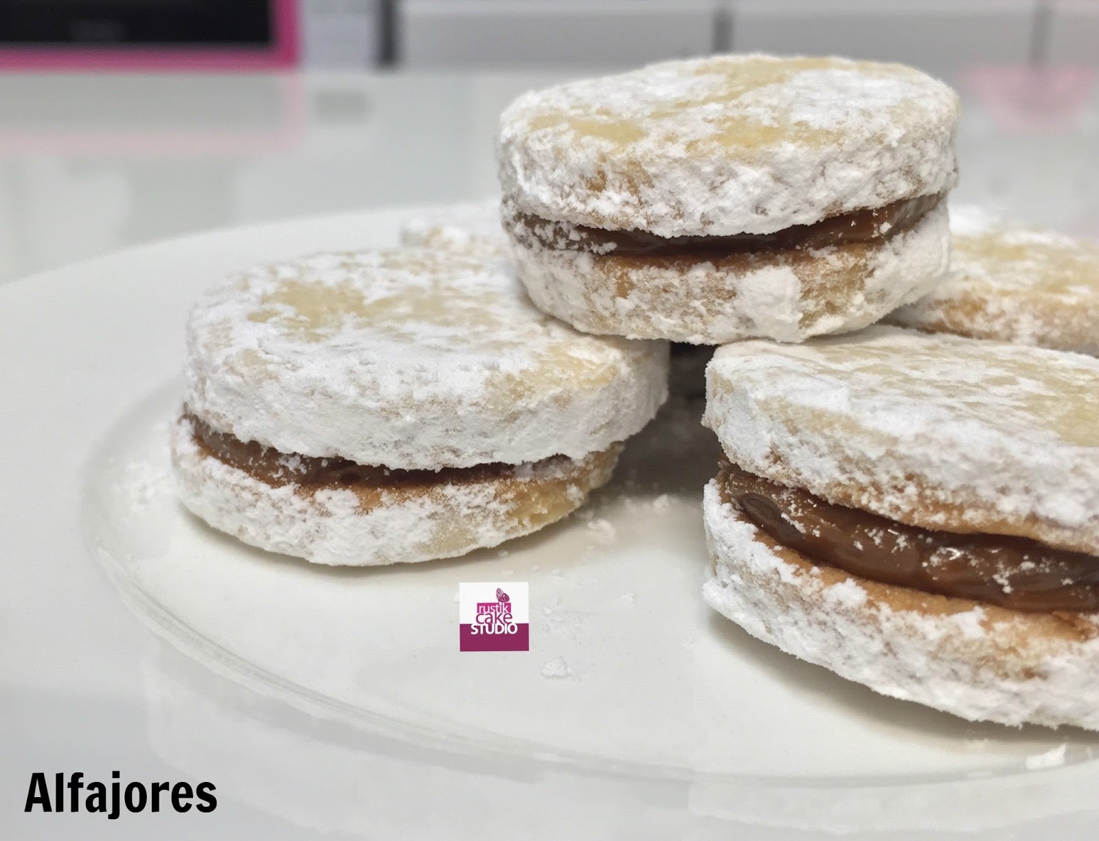 RUSTIK CAKE STUDIO: RECIPE: ALFAJORES