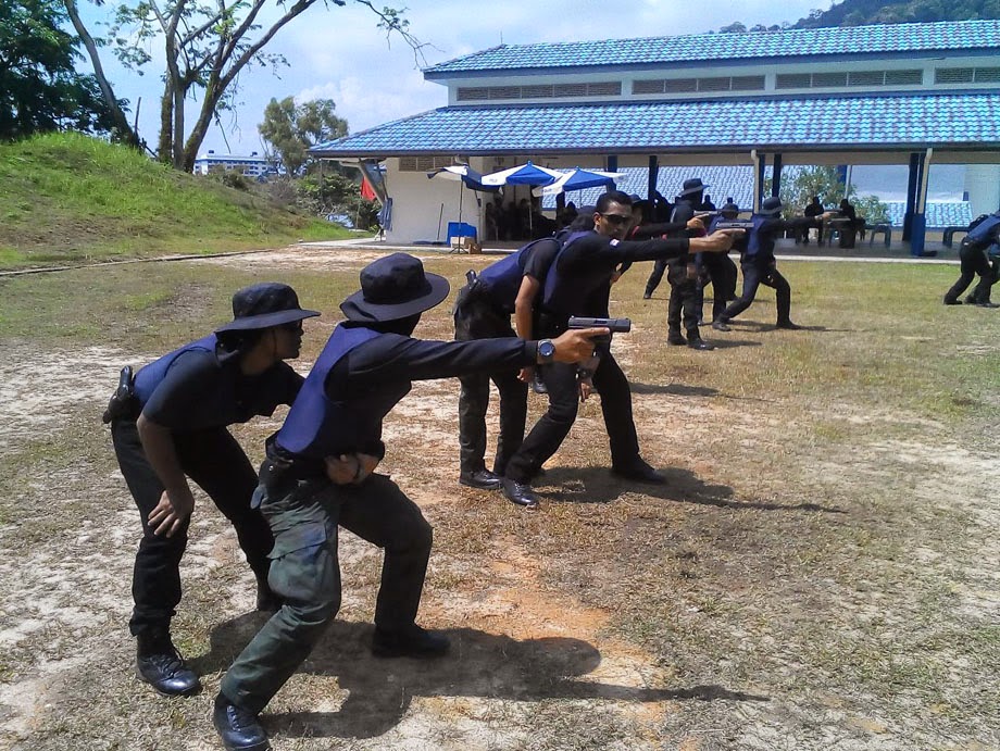 Latihan dan Ujian Menembak Anggota Trafik dan Bodyguard | Pengaman ...