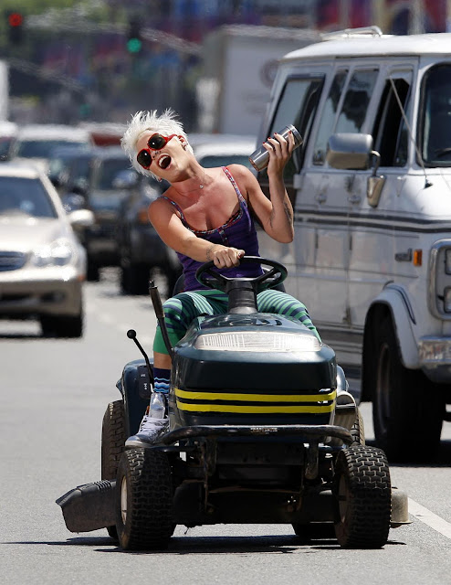 G C W: Pink Singer Wallpapers.