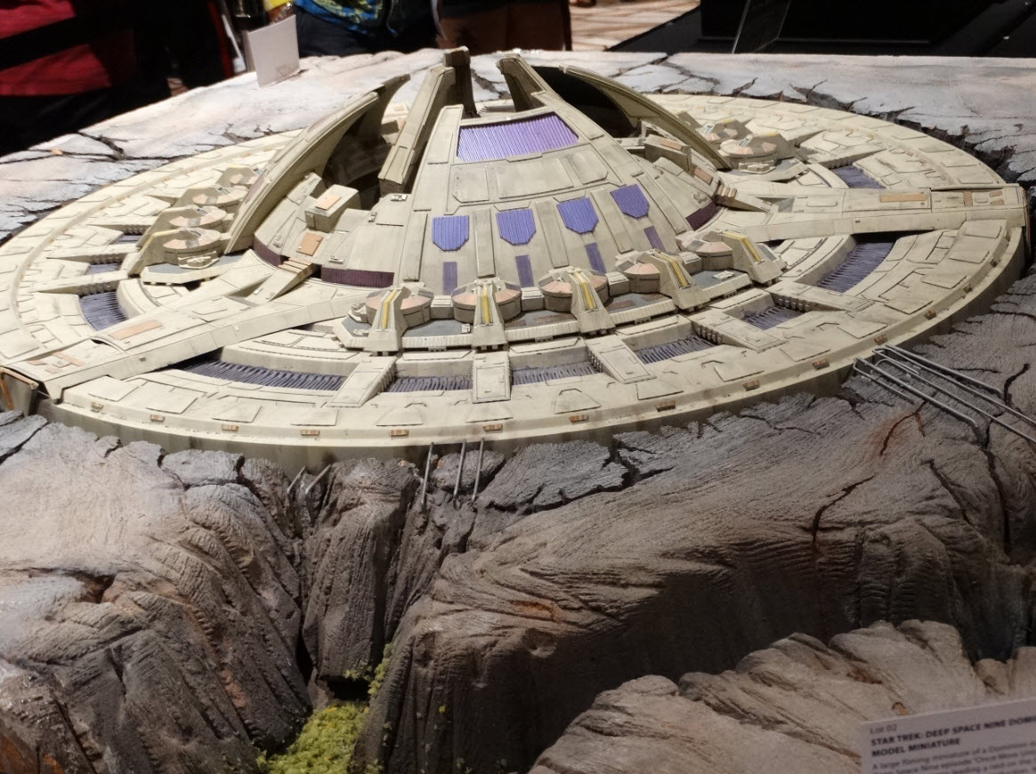 Star Trek Prop, Costume & Auction Authority: Star Trek: DS9 Dominion ...