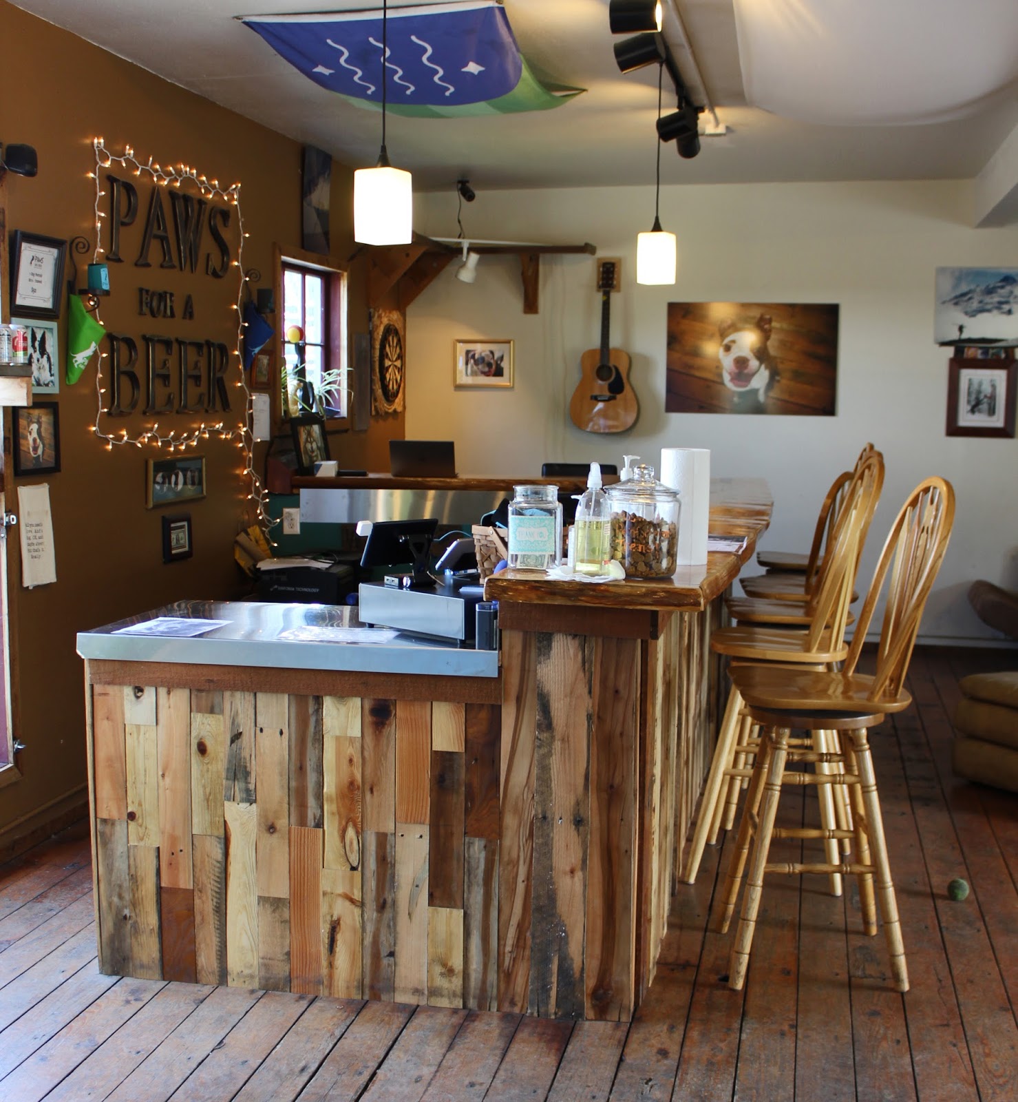 Cinnamon the Traveling Coonhound: Bellingham Washington Has a Beer Pub ...