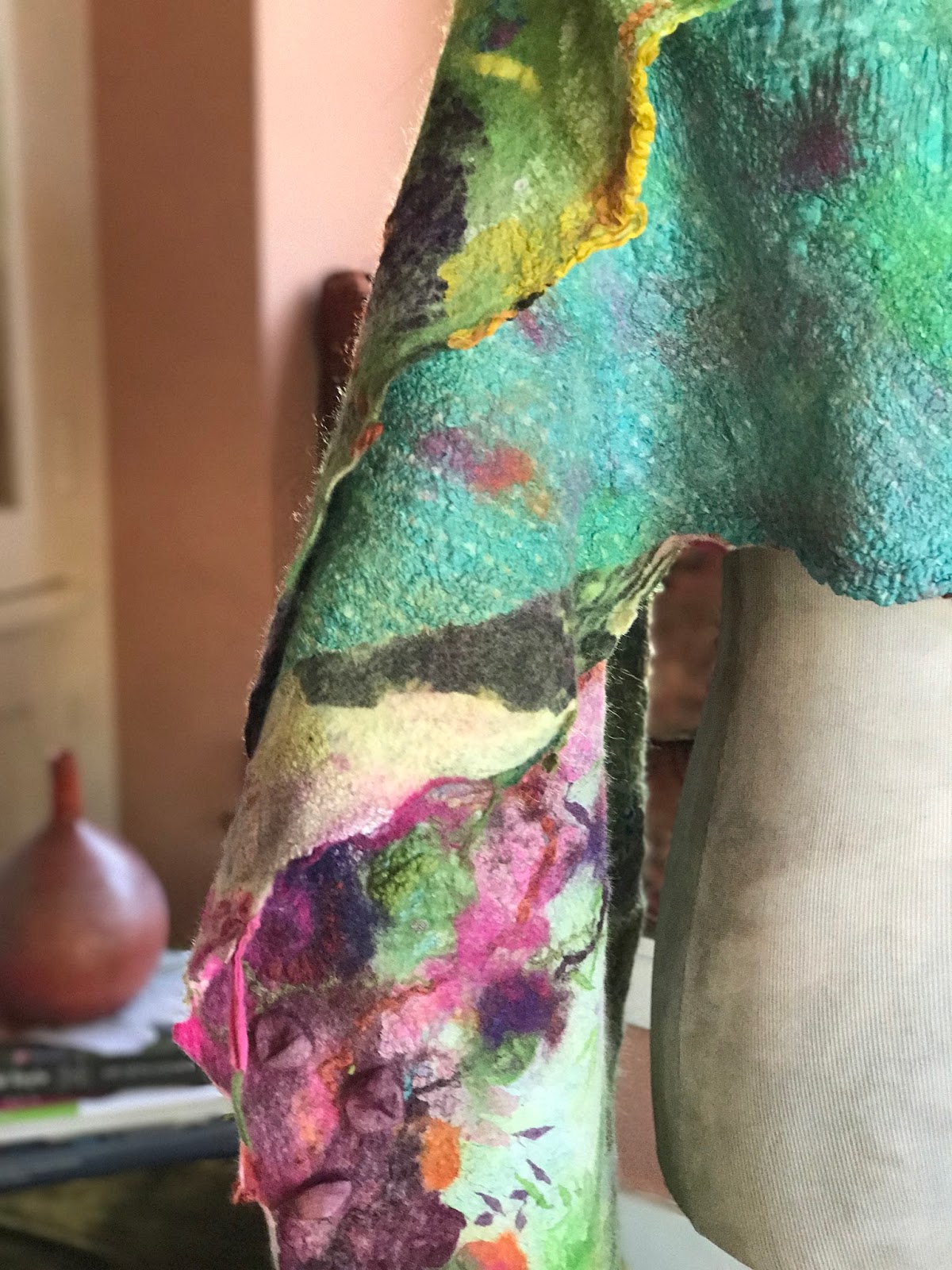 Studio 907: How to create a nuno felt abstract design with prefelts