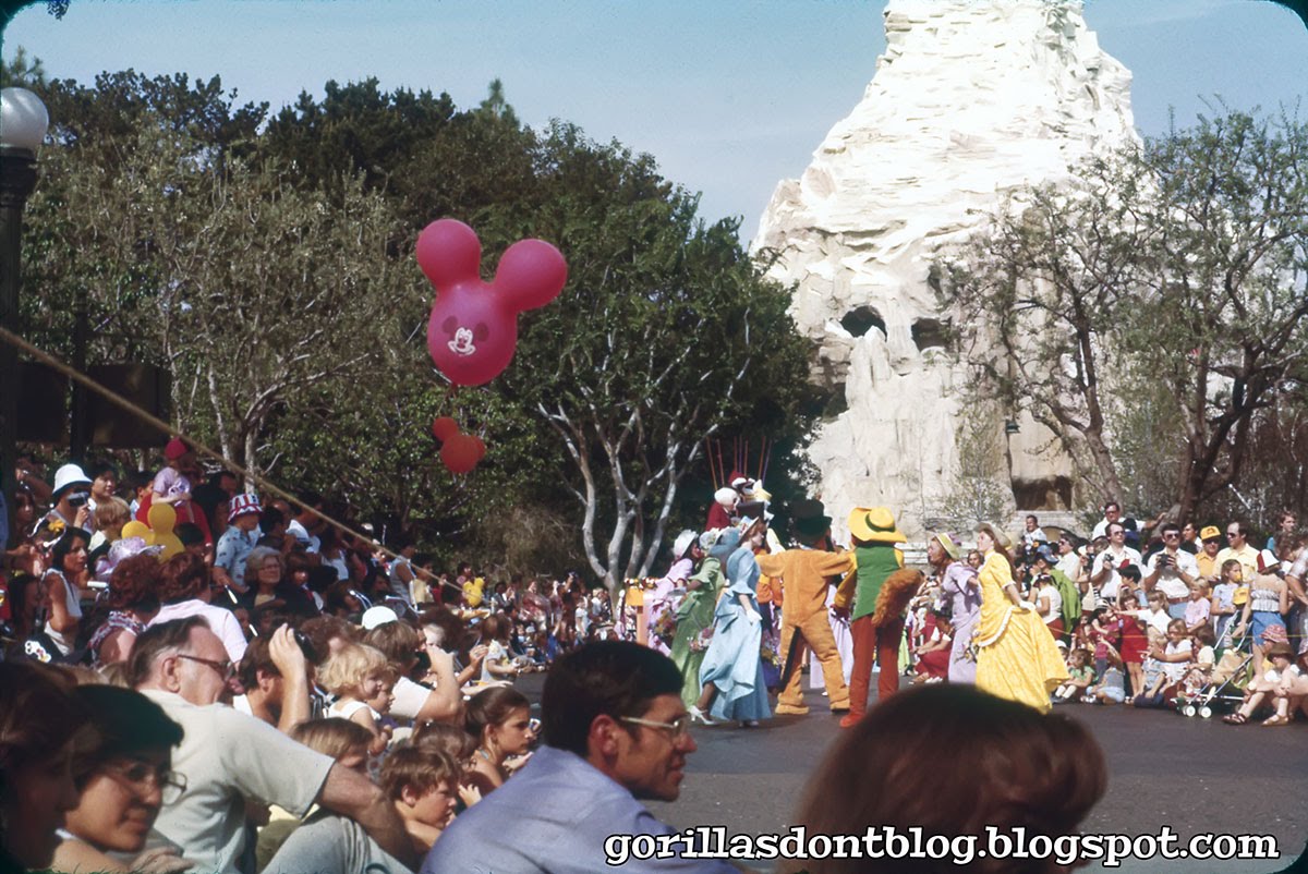 GORILLAS DON'T BLOG: Last Easter Parade Pix, April 1976