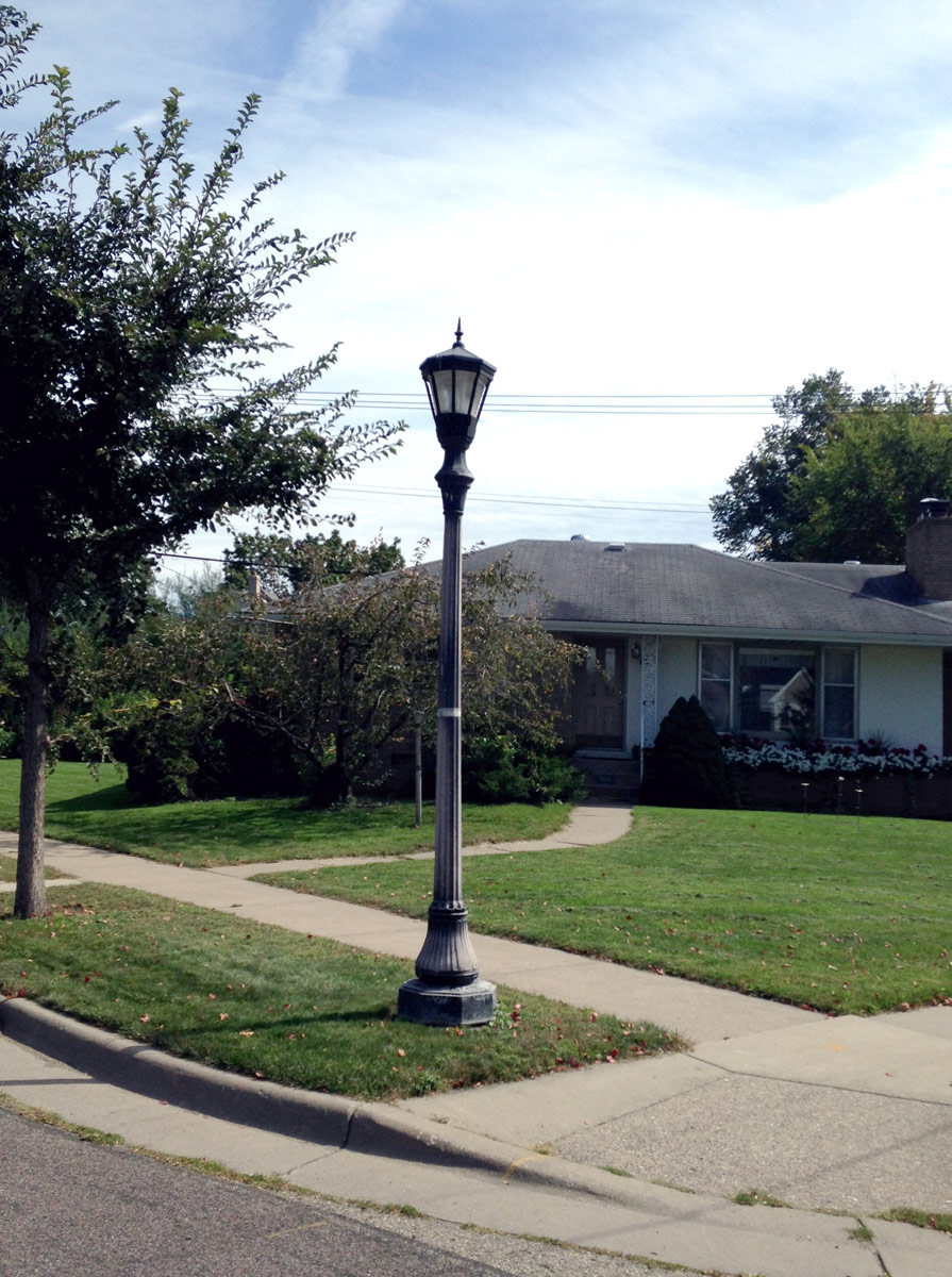 twin city sidewalks: Twin City Lampposts #4