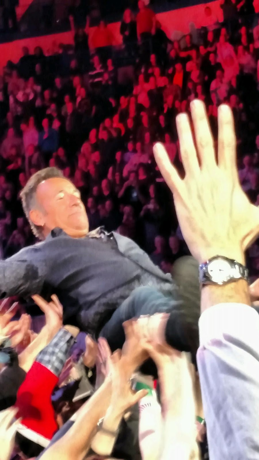 Teen Fan Happily Goes Down To 'The River' With Bruce Springsteen, E ...