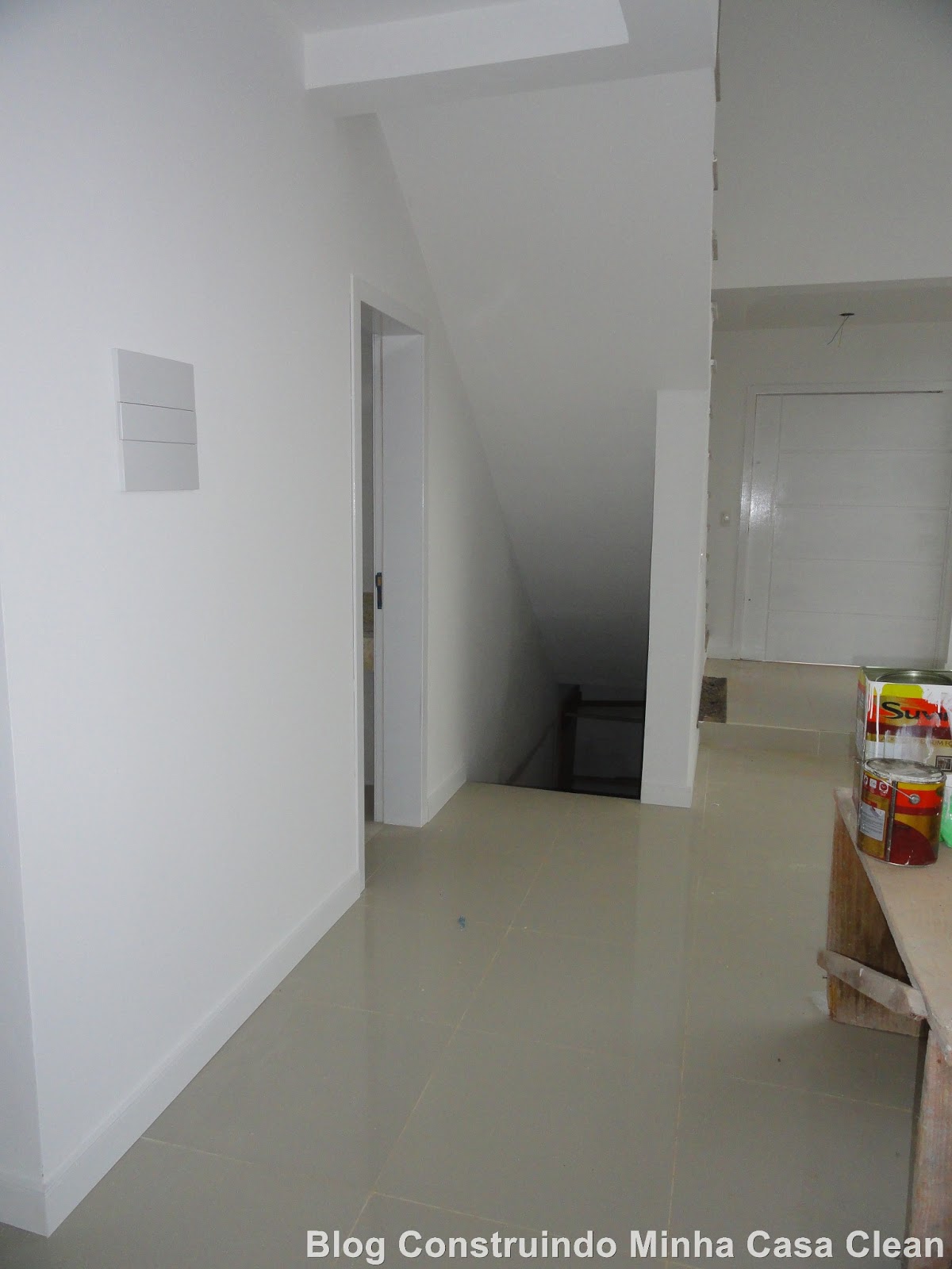 A Casa Quase Pronta com Rodapés e Porta da Escada!!! | Construindo ...